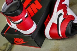 Air Jordan 1 Retro High OG Chicago 2015 - Release Date