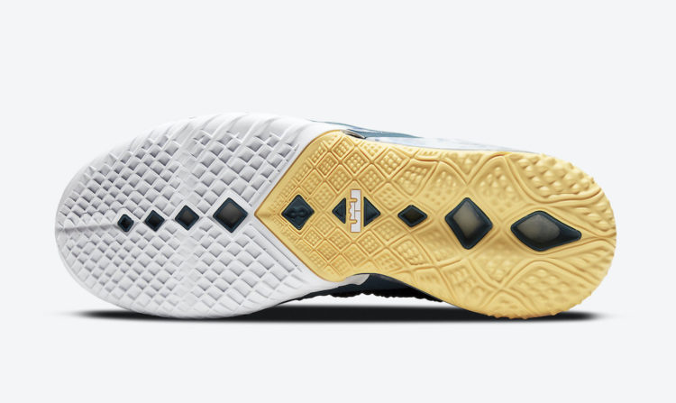 Nike LeBron 18 Reflections DB8148-003 Release Date - SBD