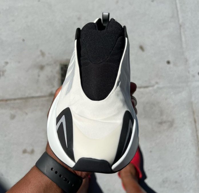 adidas Yeezy Boost 700 MNVN Laceless Analog IG4798 Release Date | SBD