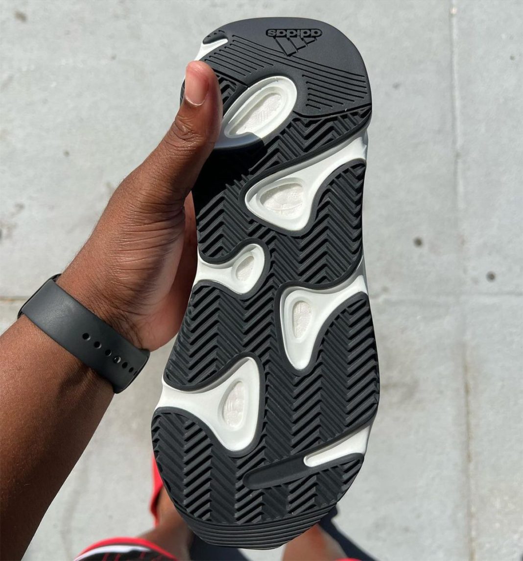 adidas Yeezy Boost 700 MNVN Laceless Analog IG4798 Release Date | SBD