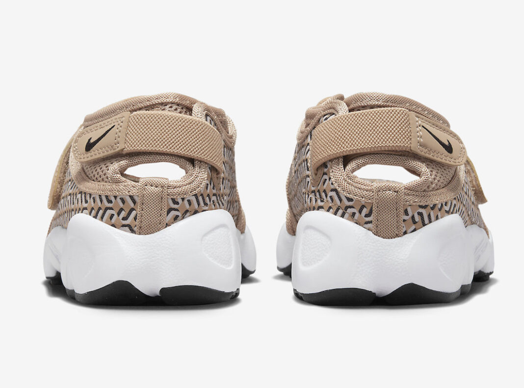 Nike Air Rift United in Victory FB2366-200