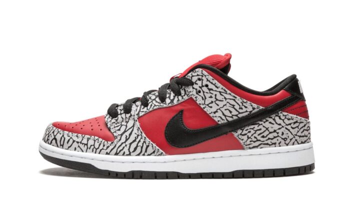 Supreme x Nike SB Dunk Low Black Cement vs Red Cement