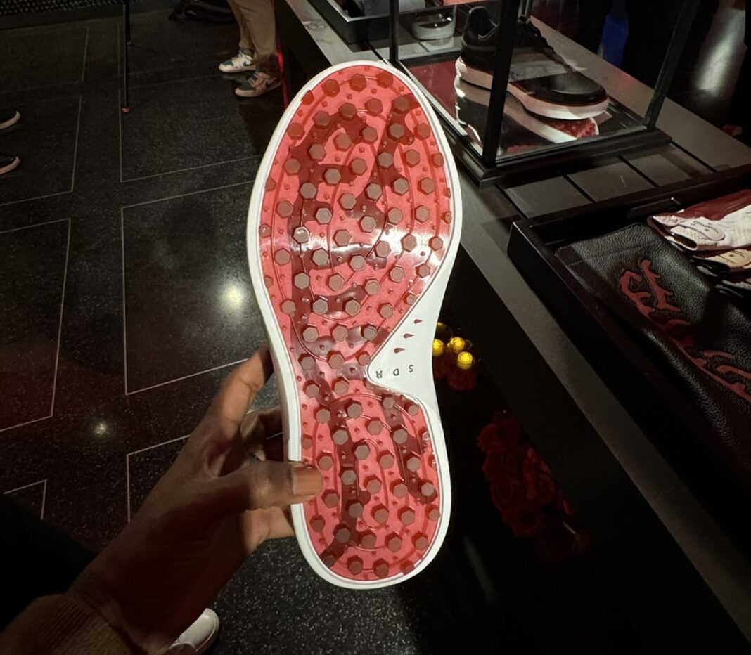 Tiger Woods Sun Day Red Golf Shoe