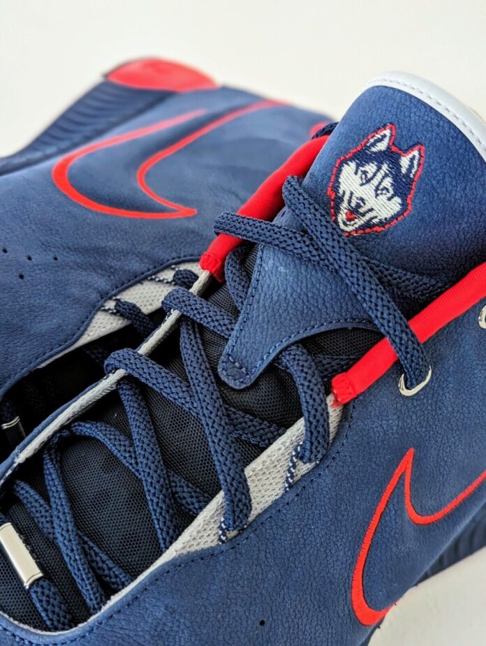 Nike LeBron 21 UCONN PE 2024