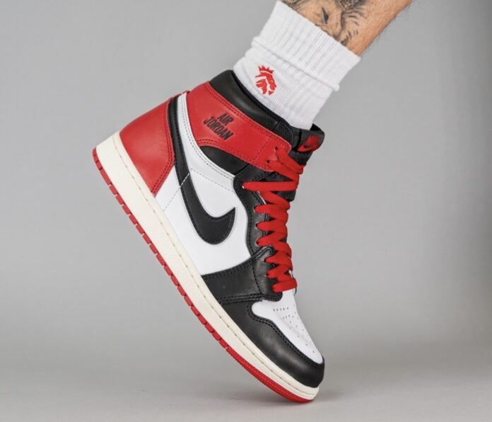 Air Jordan 1 High OG Black Toe Reimagined DZ5485-106