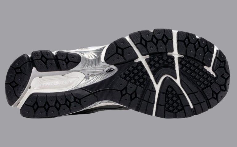 New Balance 1906R Silver Metallic Black M1906RER