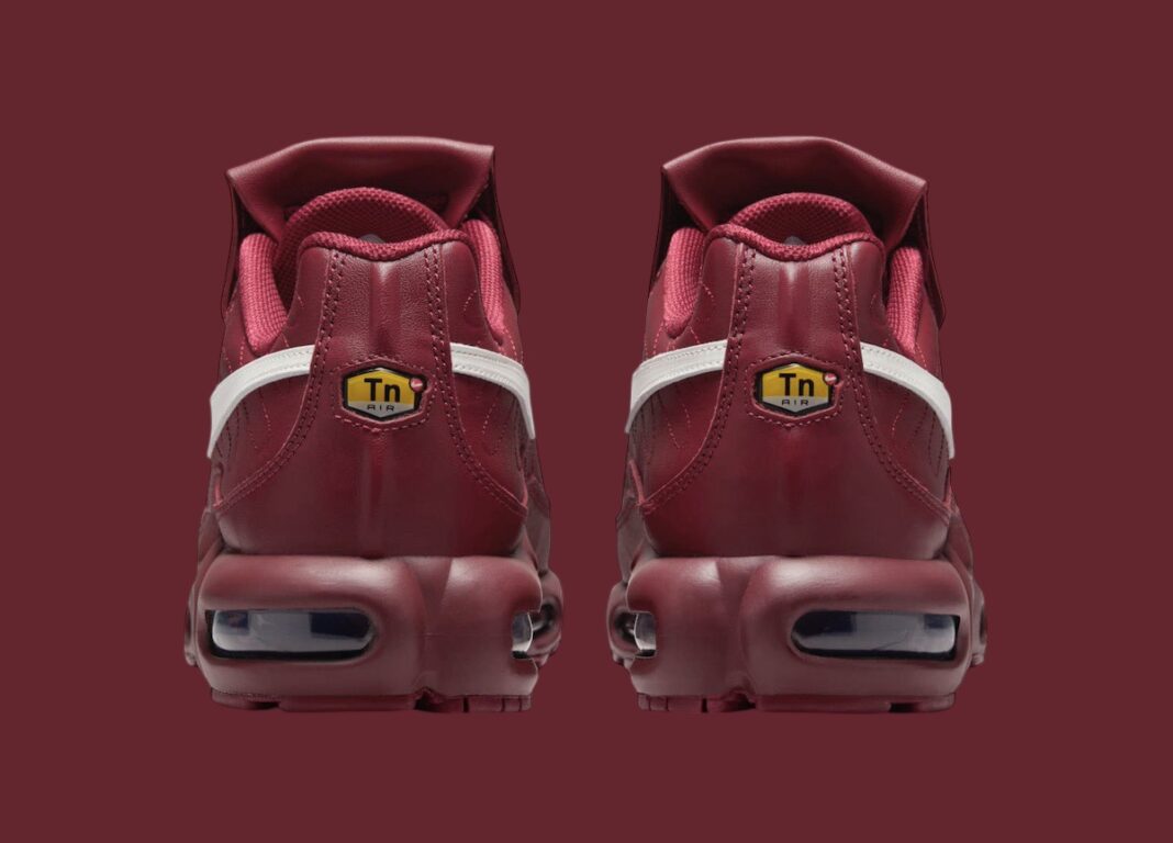 Este é o Nike Air Max Plus Tiempo “Team Red/Sail” | Vivência das Ruas