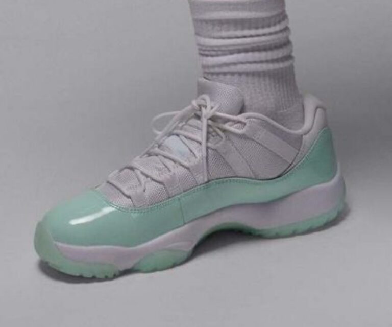 Air Jordan 11 Low Igloo AH7860-103