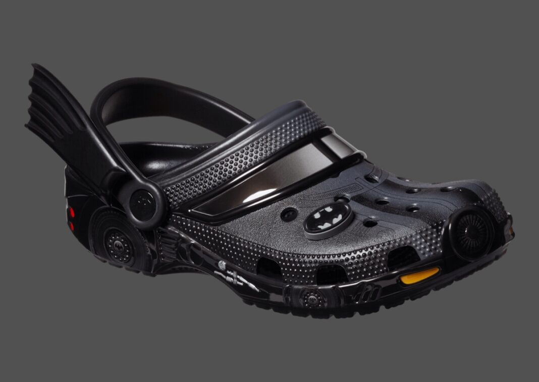Batman x Crocs Classic Clog Batmobile 210219-001
