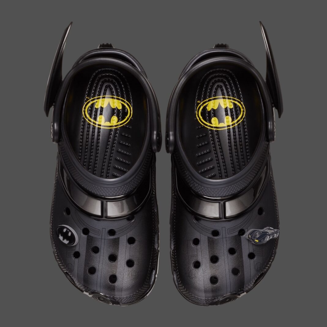 Batman x Crocs Classic Clog Batmobile 210219-001