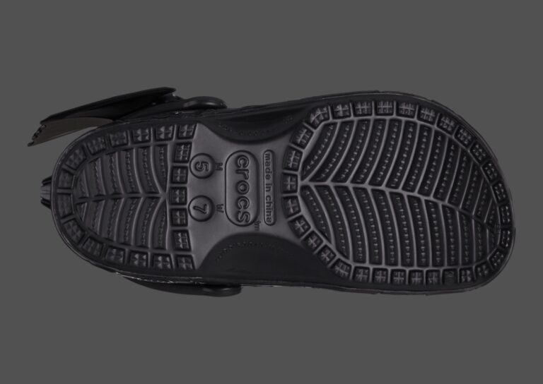 Batman x Crocs Classic Clog Batmobile 210219-001
