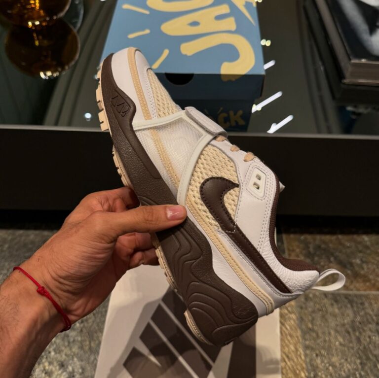 Travis Scott x Nike Zoom Field Jaxx Light Chocolate HQ3073-100