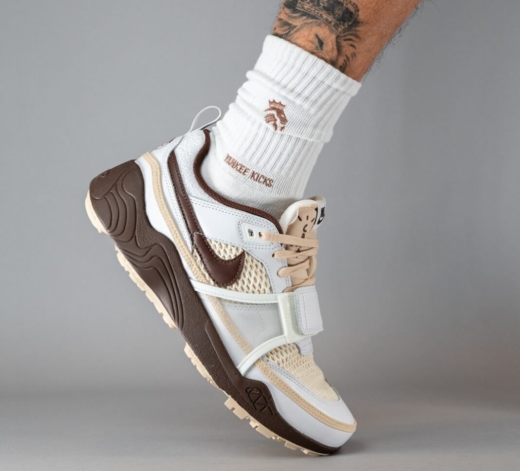Travis Scott x Nike Zoom Field Jaxx Light Chocolate HQ3073-100