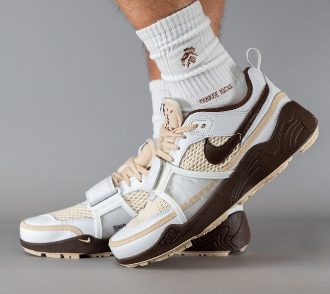 Travis Scott x Nike Zoom Field Jaxx Light Chocolate HQ3073-100