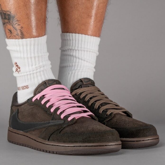Este é o lindo tenis Travis Scott x Air Jordan 1 Low OG “Velvet Brown ...