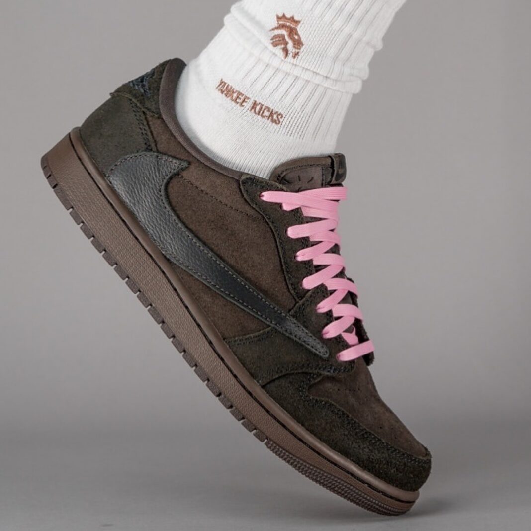 Este é o lindo tenis Travis Scott x Air Jordan 1 Low OG “Velvet Brown ...