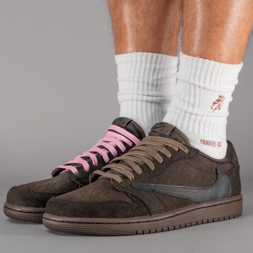 Travis Scott x Air Jordan 1 Low OG Velvet Brown DM7866-202