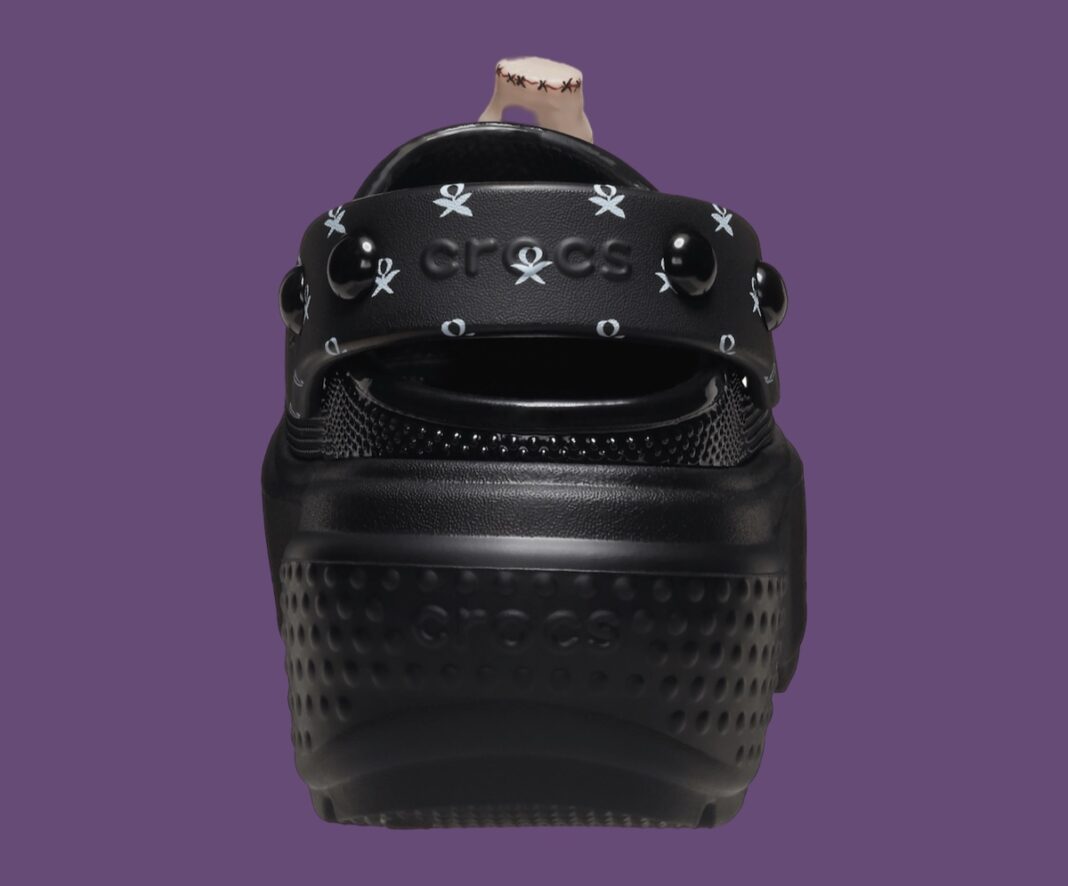 Wednesday x Crocs Stomp Clog 210214-001