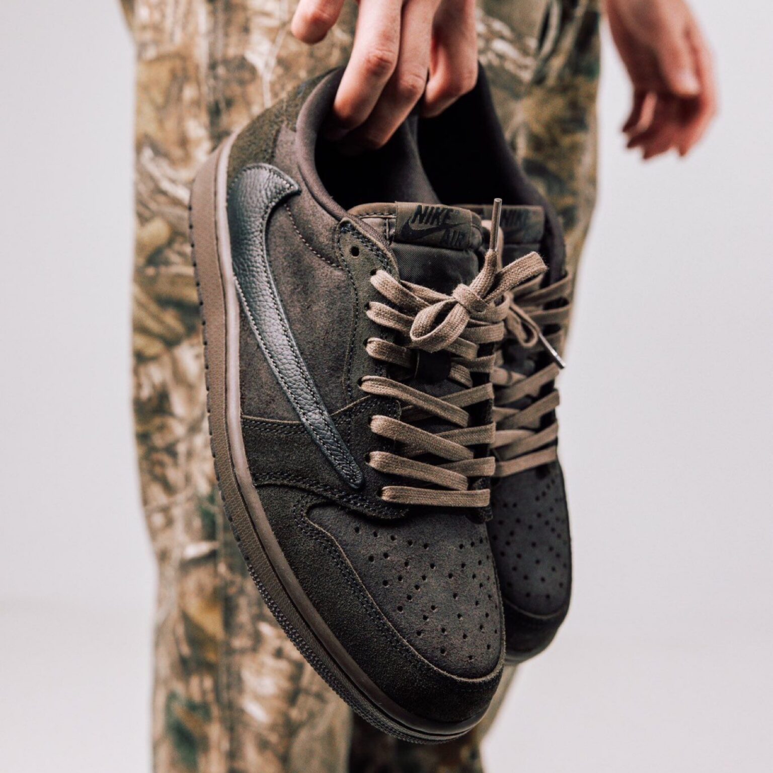 Travis Scott x Air Jordan 1 Low OG Velvet Brown DM7866-202