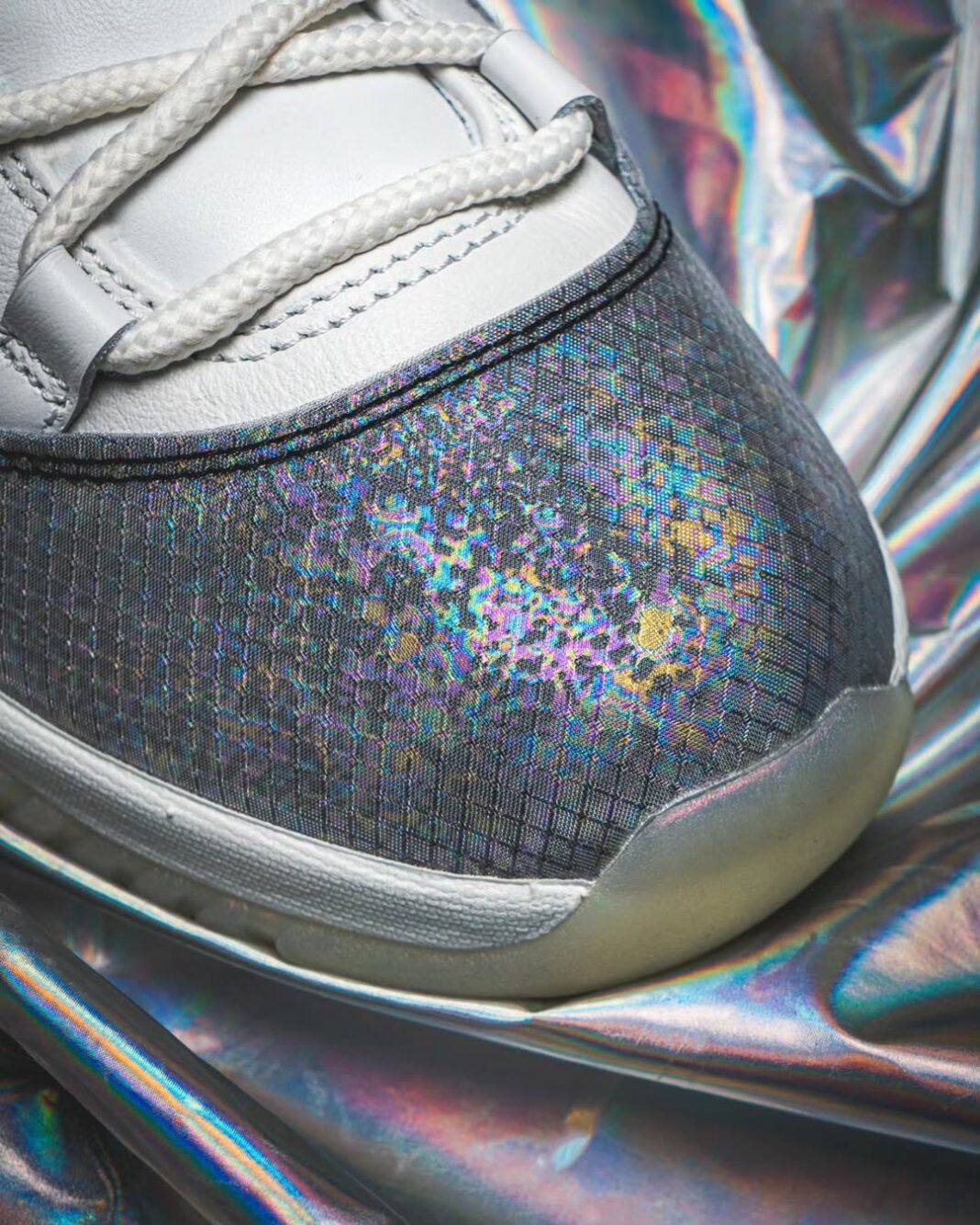 Air Jordan 11 Low CNY Year of the Snake HQ7000-001