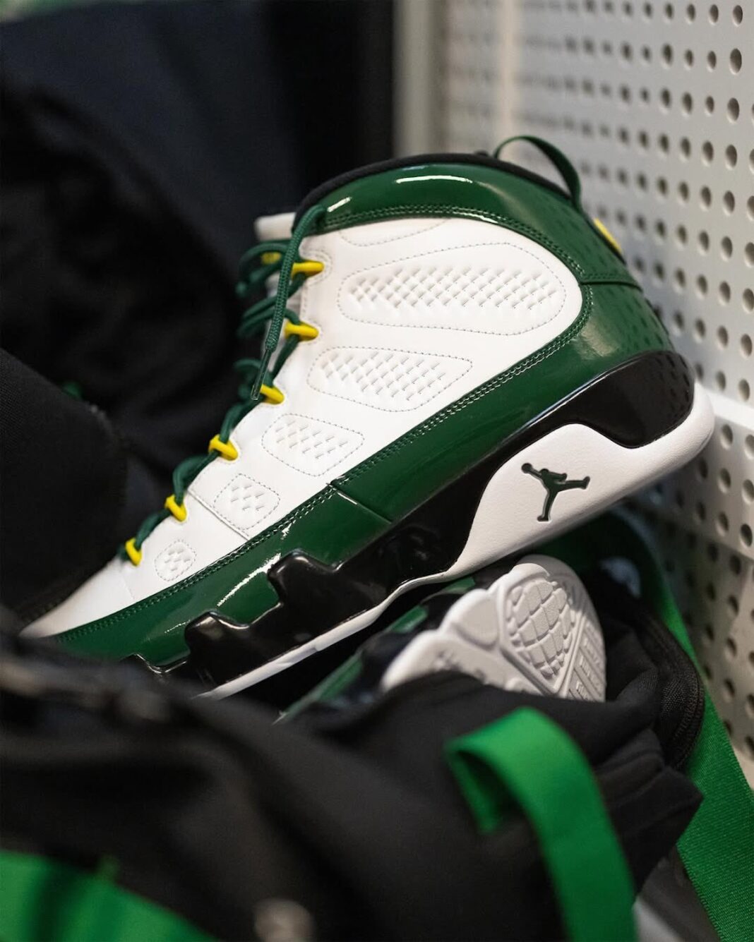 Air Jordan 9 Oregon Ducks PE
