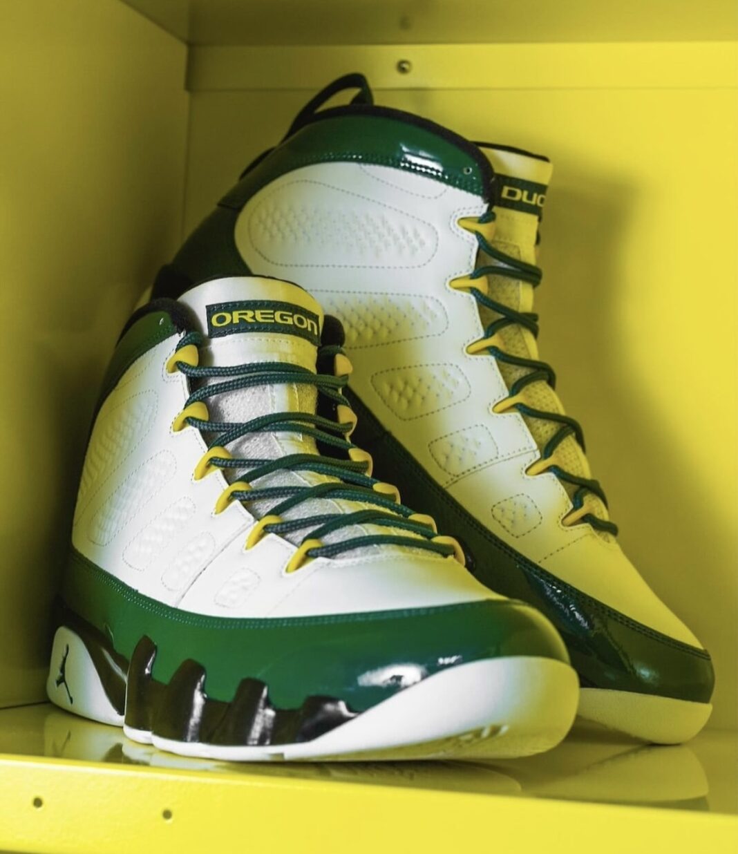 Air Jordan 9 Oregon Ducks PE