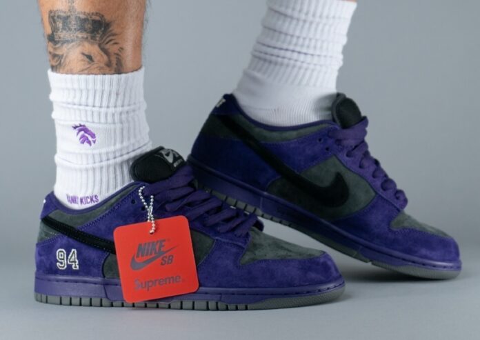 Supreme x Nike SB Dunk Low Ink HQ8487-500
