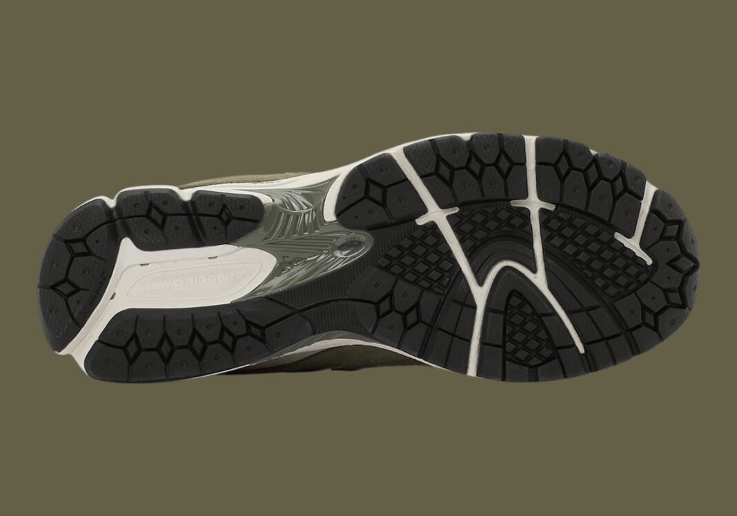 New Balance 2002R Dark Olivine U2002RCA