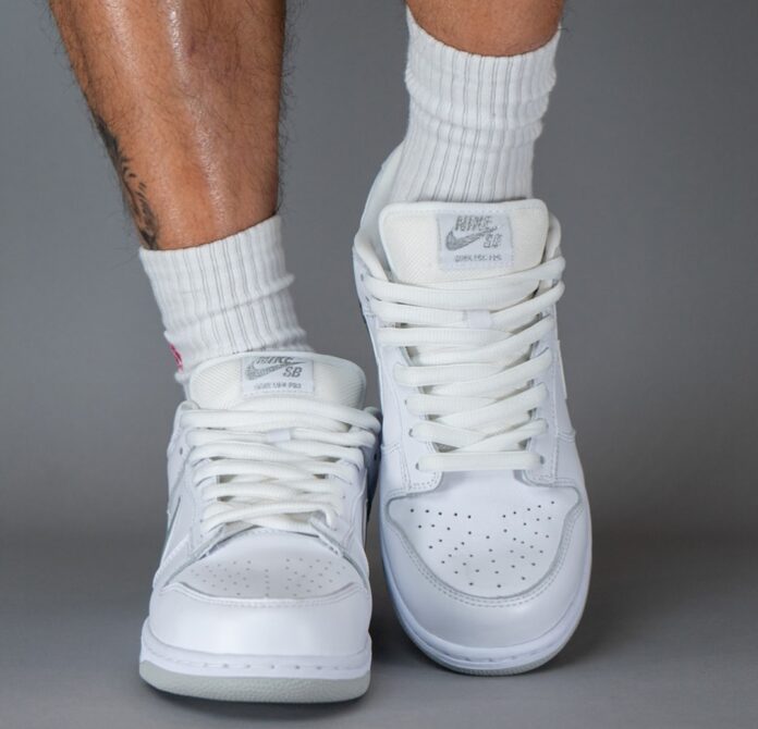 Supreme x Nike SB Dunk Low White Metallic Silver HQ8487-100