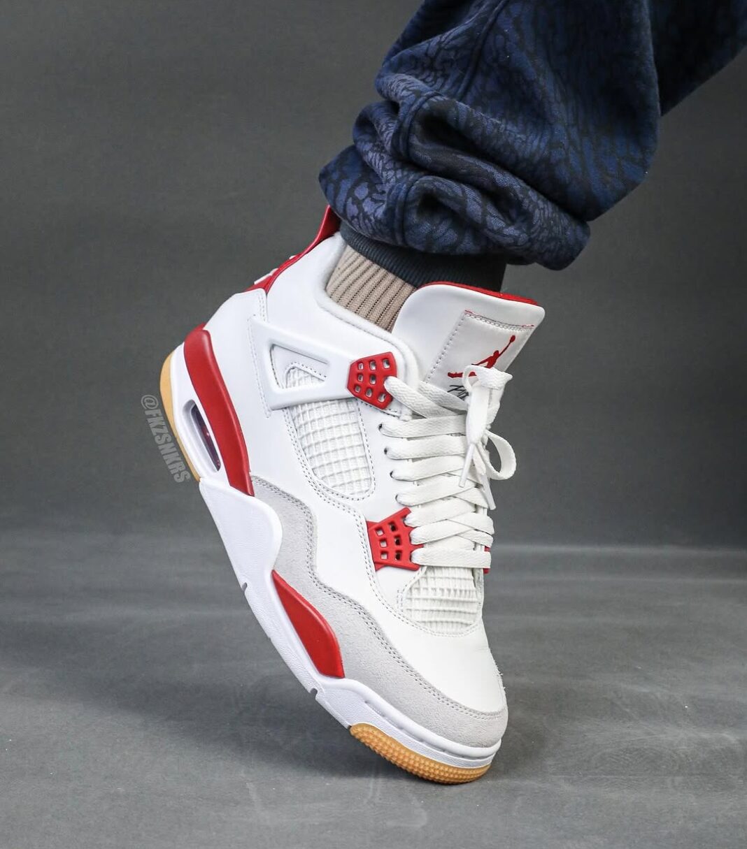 Nike SB Air Jordan 4 Red Friends & Family Exclusive