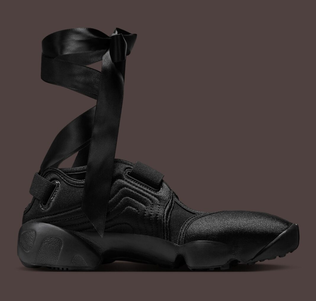 Nike Air Rift Black Swan IH1990-010