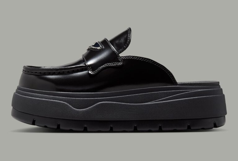 Air Jordan Mule Black Metallic Silver HJ4292-001