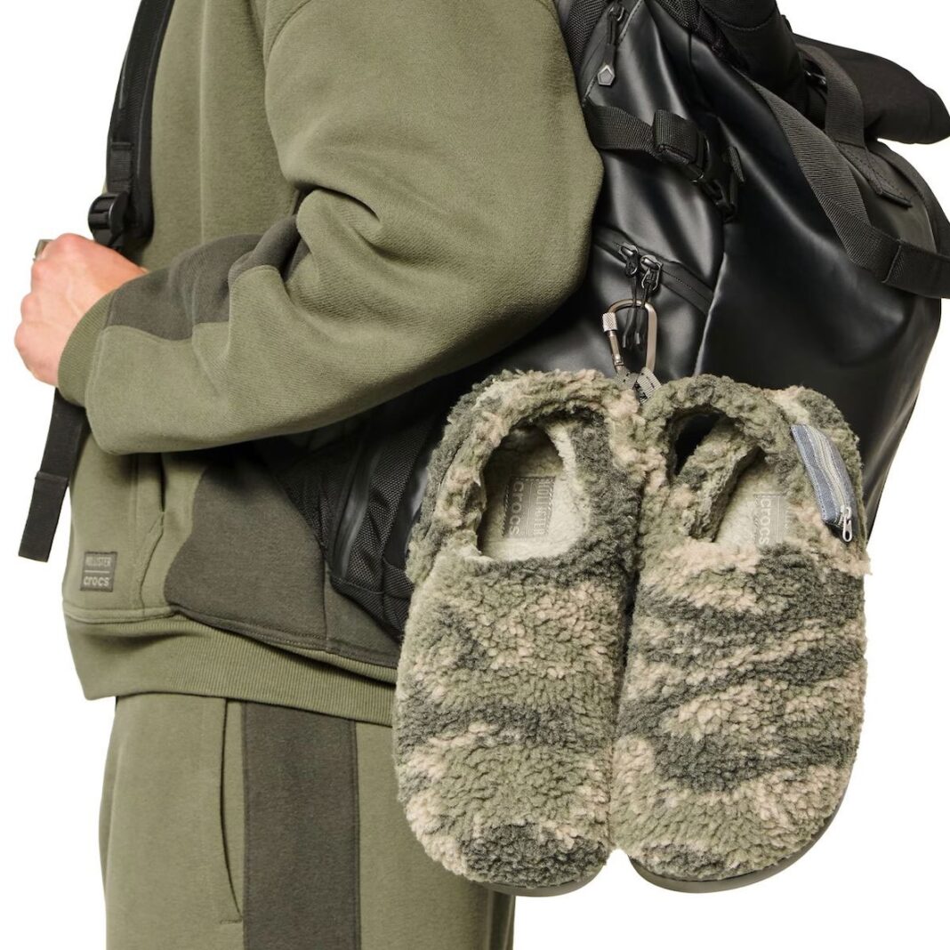 Hollister Crocs Classic Unfurgettable Clog 2025