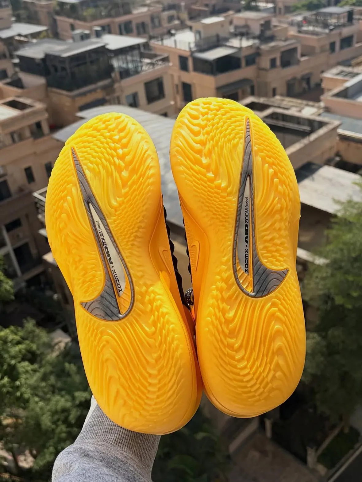 Nike GT Cut 4 Bruce Lee HV9922-700