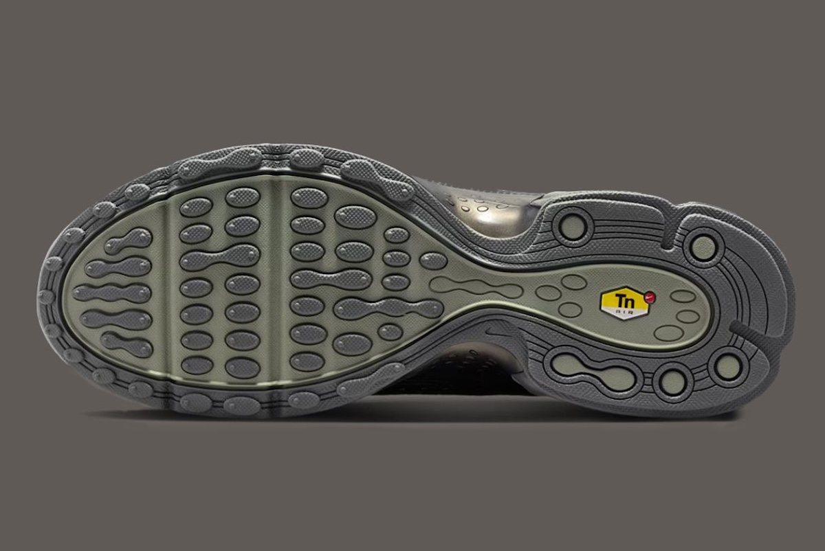 Nike Air Max Plus VII Iron Grey Smoke Grey IQ0282-084